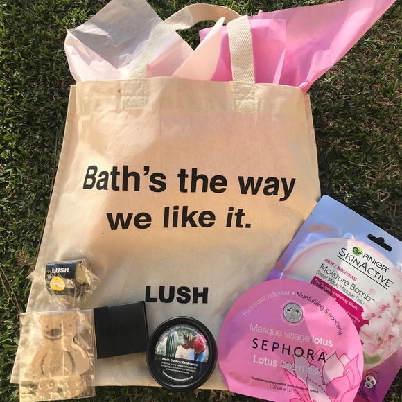Lush | Accessories | Beauty Bag | Poshmark